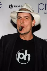 Charlie Sheen je lažov, prema Warner Bros.