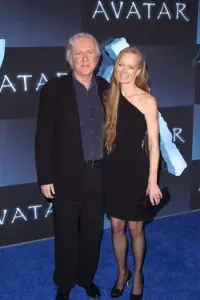 James Cameron sy ny vadiny mandeha amin'ny karipetra manga Avatar