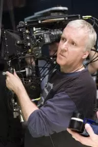 James Cameron wrth ei waith ar Avatar