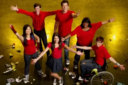 Glee는 이번 9월 Fox로 돌아갑니다.