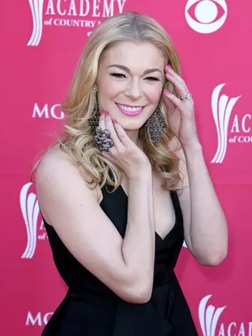 Si LeAnn Rimes ay nagsulat ng bagong libro 381717_1