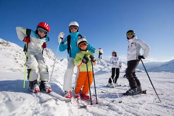 familia-esquí-deportes de inverno