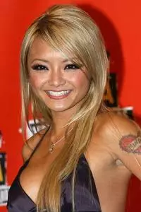 Mae Tila Tequila yn siwio