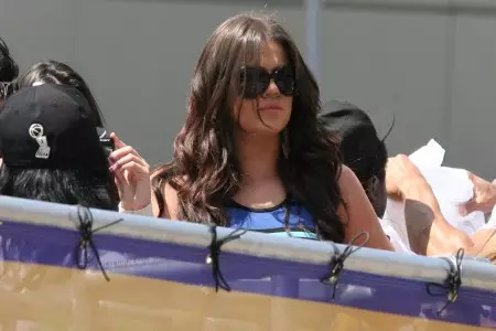 Khloe Kardashian di parade kejuaraan Lakers