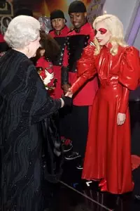 Lady Gaga pade The Queen