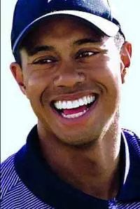 Mae noddwyr Tiger Woods wedi'u hollti