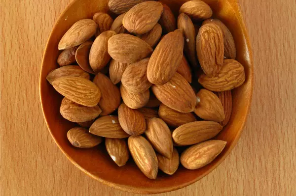 kacang almond