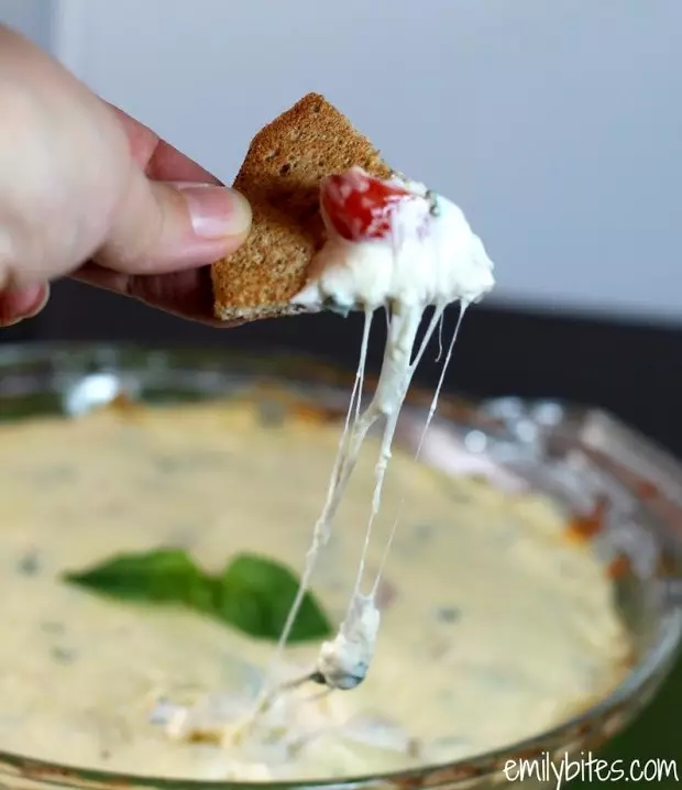 Iresiphi yeCaprese dip Emily Bites