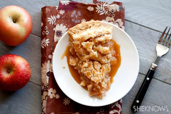 Caramel apple pie