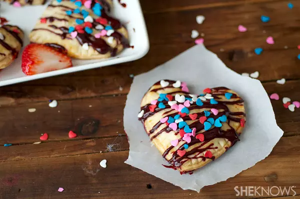 Mini chocolate pie hearts | Sheknows.com