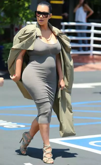 Zwangere babybuik van Kim Kardashian