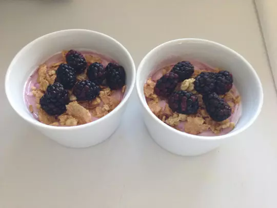 Ikigereki yogurt parfait