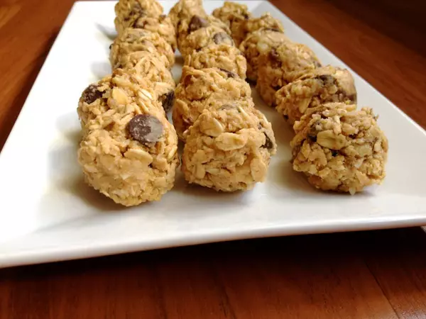 No-Bake Peanut Butter Coconut Energy Ball