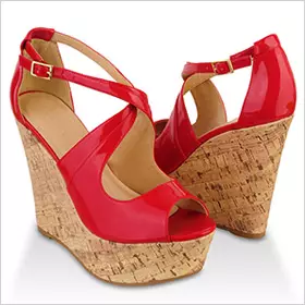 Patén peep-toe wedges