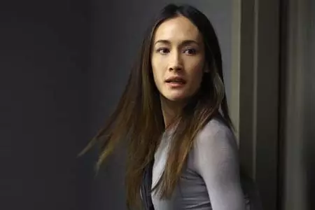 Maggie Q sy'n serennu yn Nikita