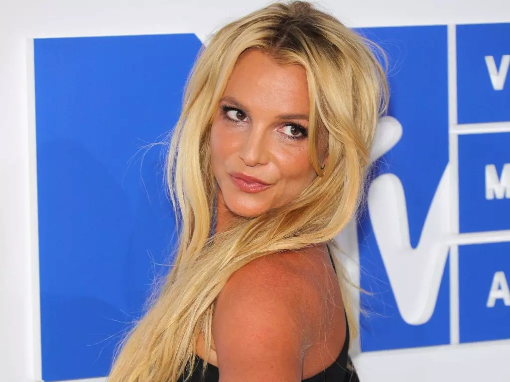 Britney Spears je najslobodnija koju je ikada bila u ovim rizičnijim golim selfijima u ogledalu