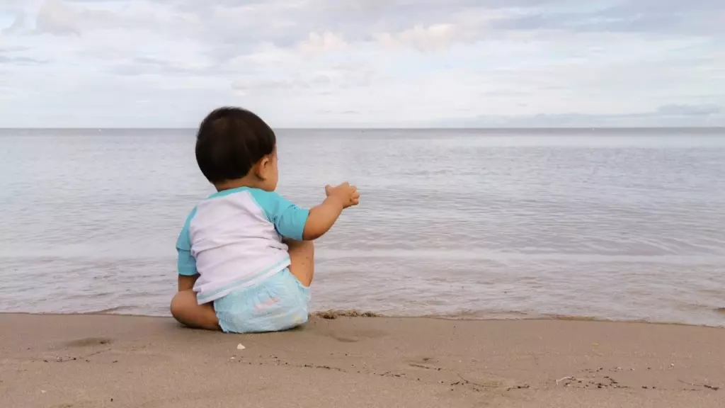 پوشک شنای یکبار مصرف در آمازون که روزهای ساحلی را نسیم می کند