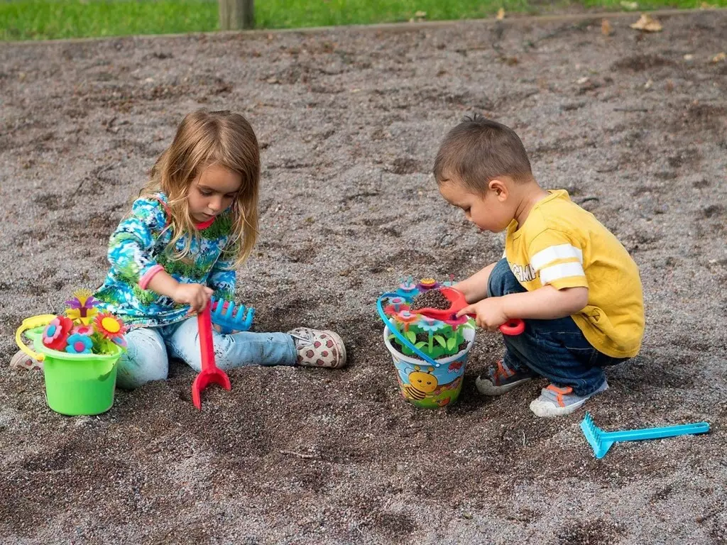 کودک شما می تواند با این اسباب بازی های باغ گل بر رنگ ها تسلط یابد