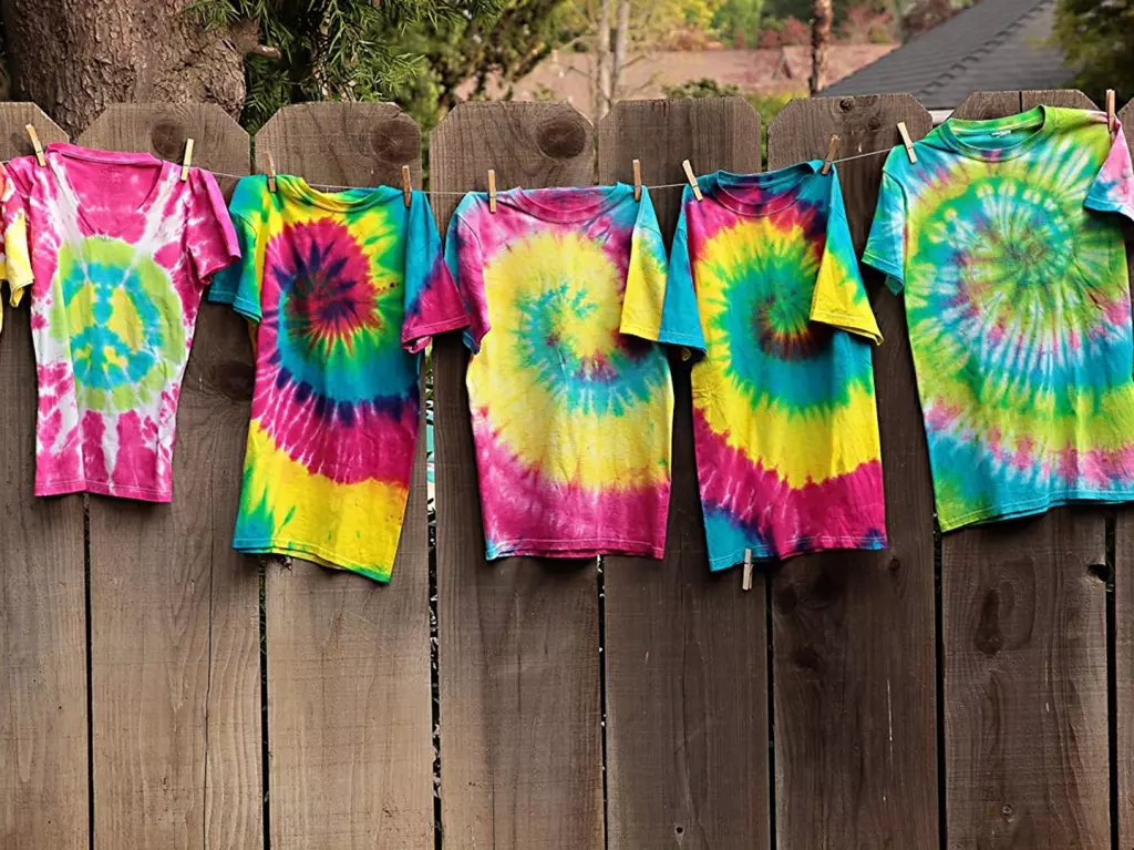 Kit Tie Dye sicuri per i bambini che li terranno occupati creando tutto il giorno