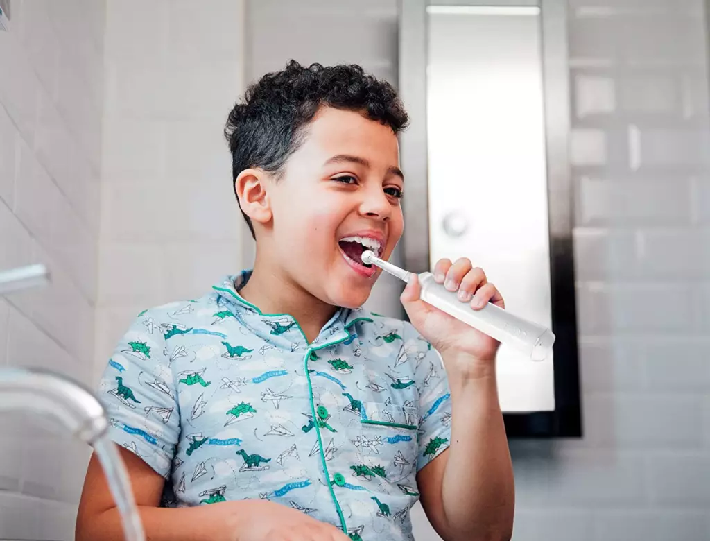 可爱且易于使用的儿童电动牙刷，让他们爱上刷牙