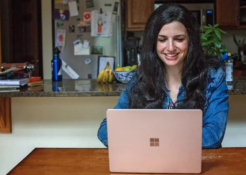 Surface Laptop Go: бүт үй-бүлө үчүн бир компьютер